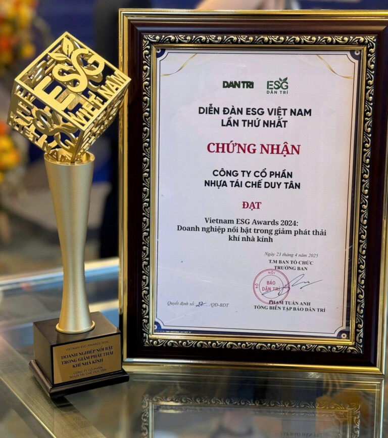 DUYTAN RECYCLING HONORED VIETNAM ESG AWARDS ORGANIZED BY DÂN TRÍ ...